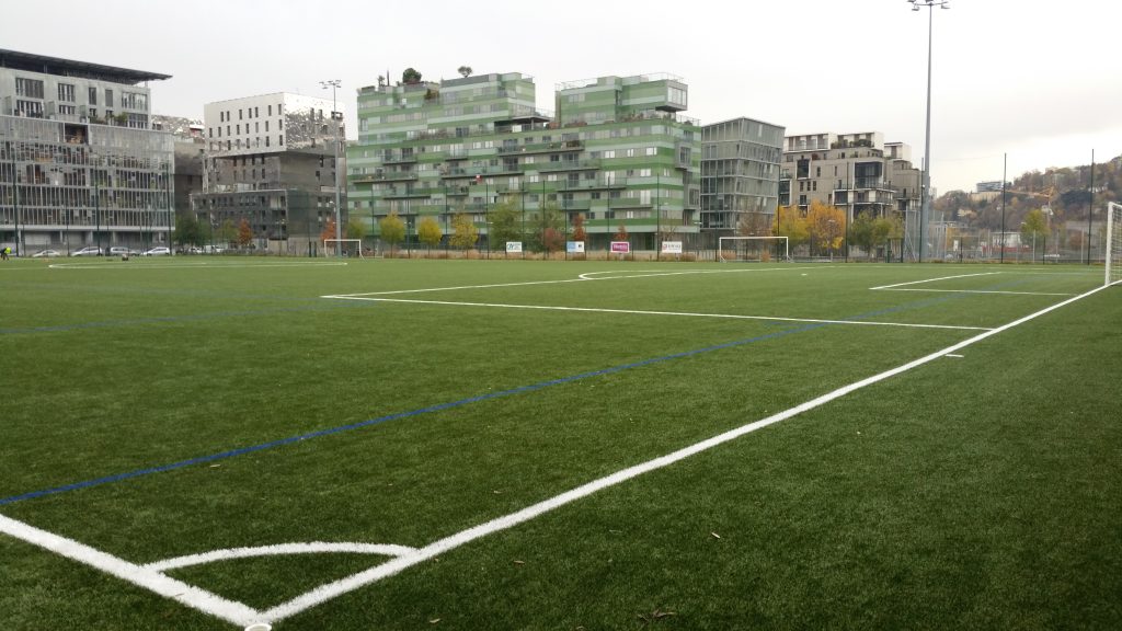 Rénovation du terrain synthétique du stade Sony Anderson à Lyon (69 ...